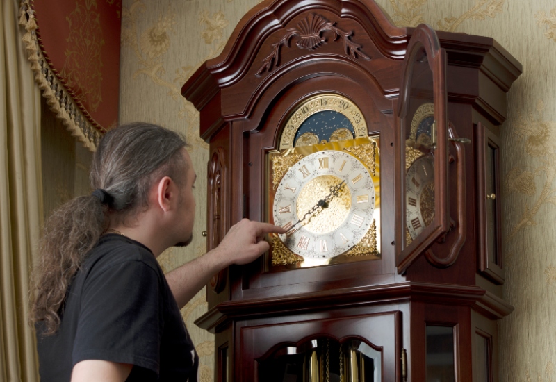 Tips for How to Move an Antique Grandfather Clock