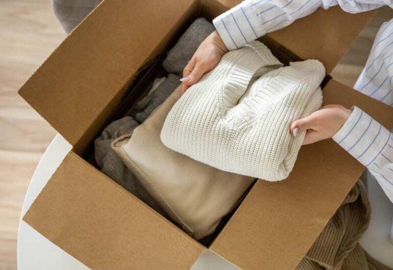 How to Pack Clothes for Moving